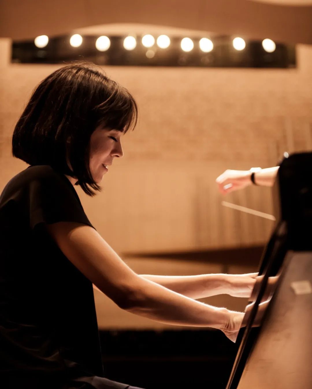 Sara Ott travels with you barefoot in Northern Europe——Listen to "Grieg ...