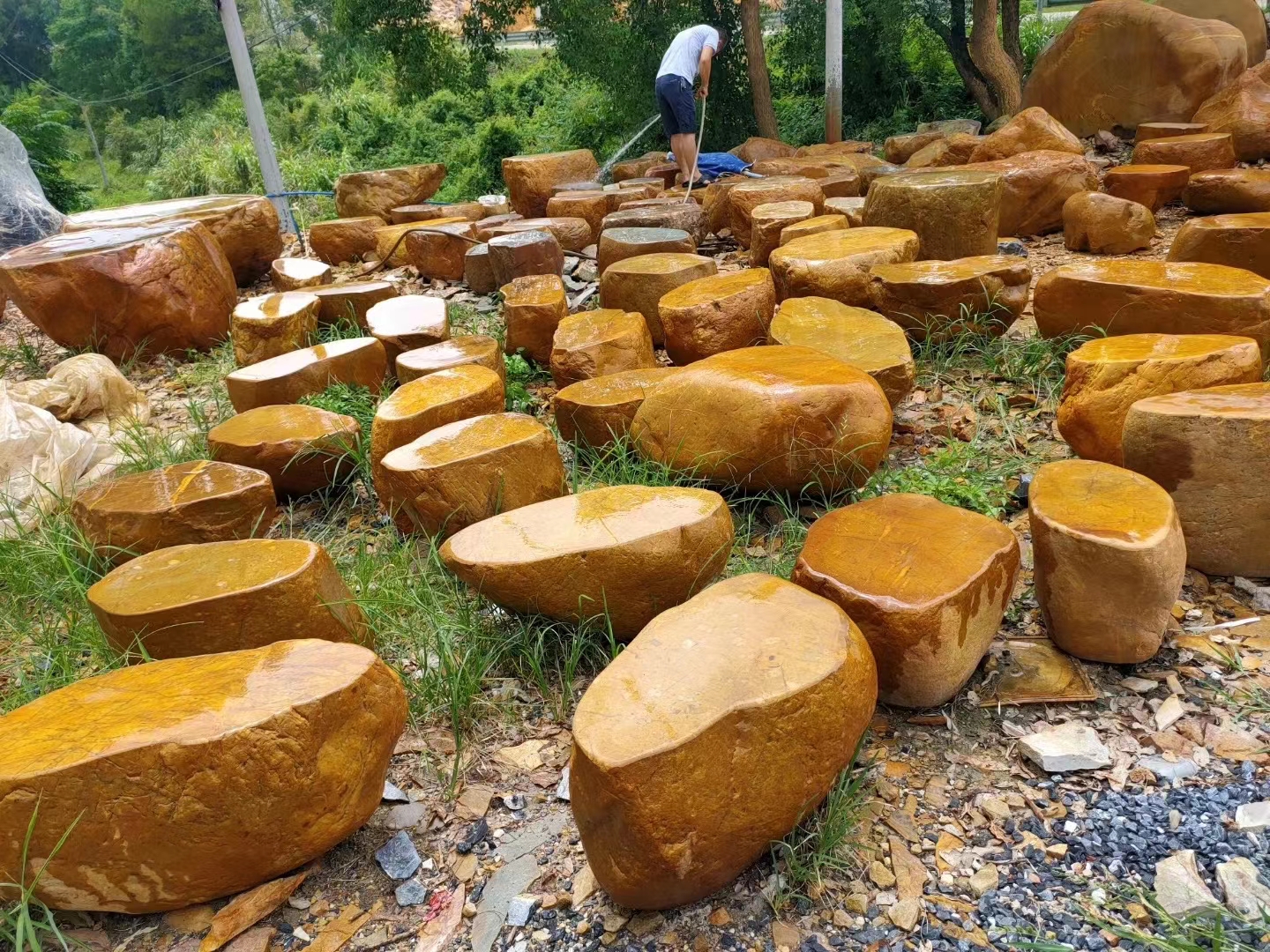 The landscaping design of the yellow wax stone and the landscaping ...