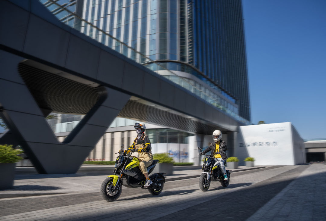 The Chunfeng Electric Motorcycle is equipped with the same brand ...