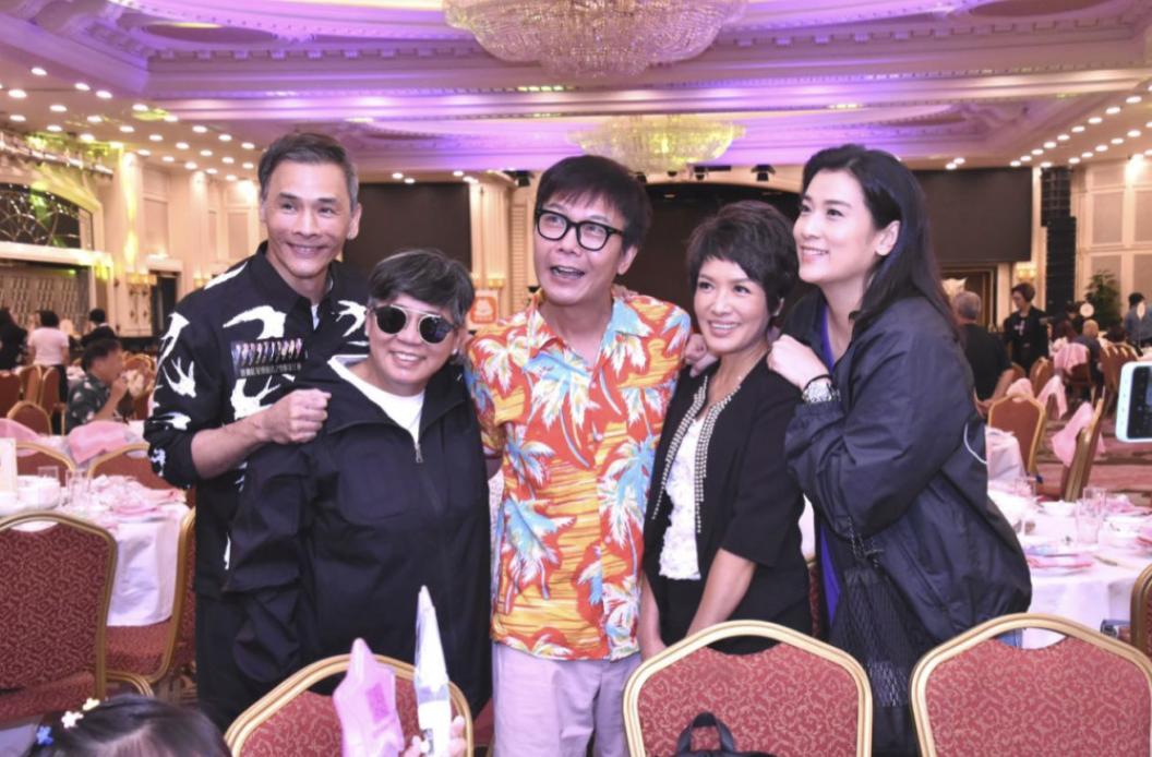 Qian Xiaohao and his family traveled to Macau. His current wife seldom ...