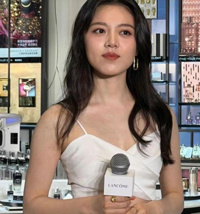 Zhao Jinmai's face has changed a lot. Netizens wonder whether it is plastic surgery or age? - iMedia