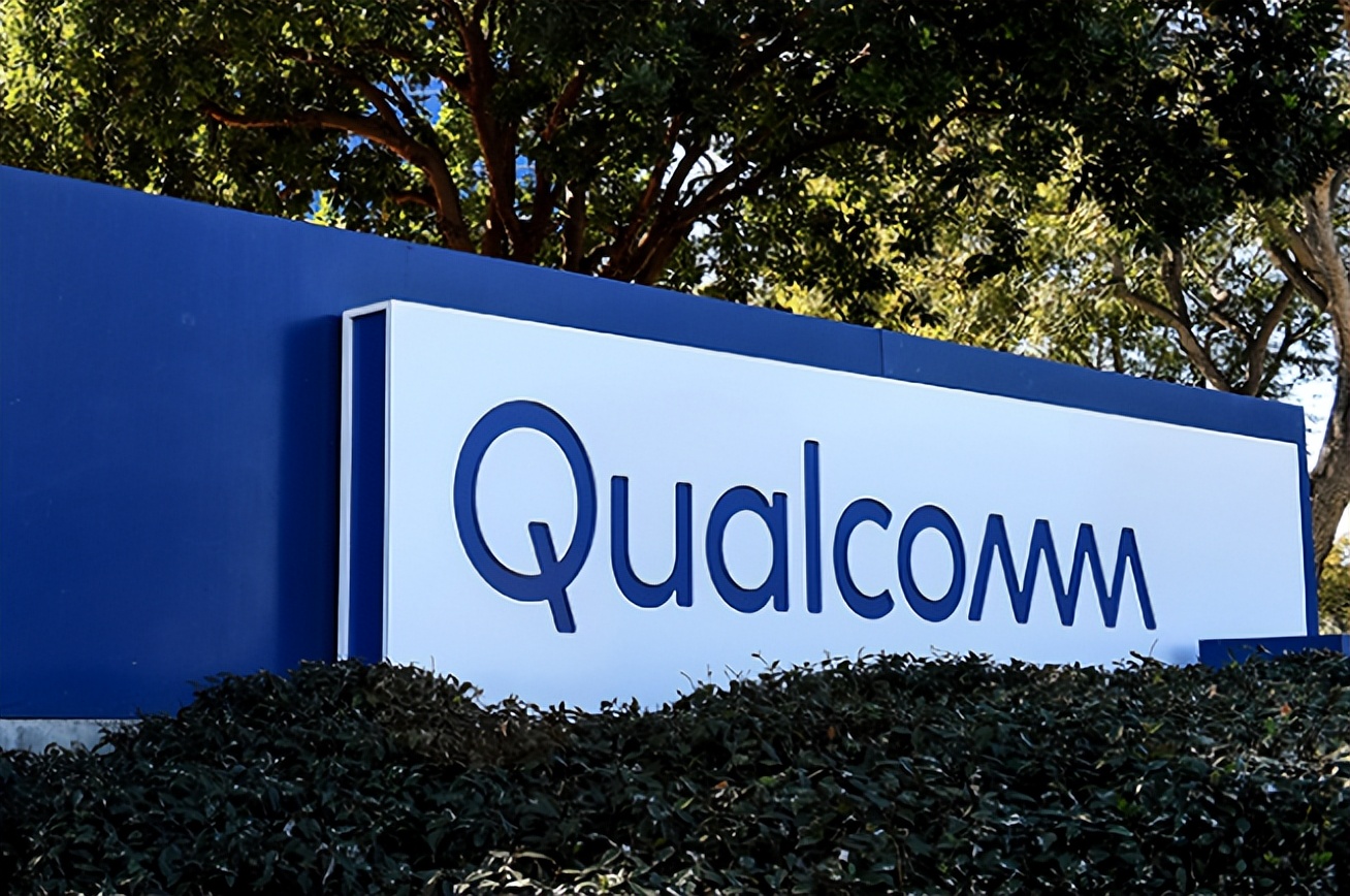 More than 40% of Qualcomm's revenue comes from Apple and Samsung, and ...