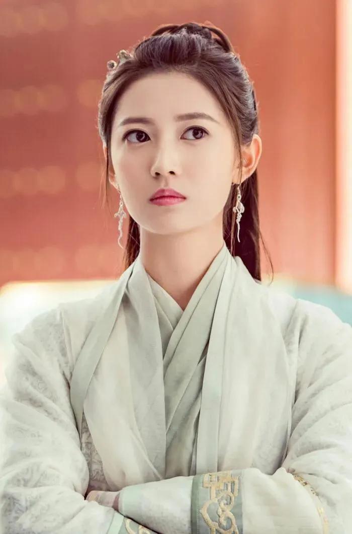 Beautiful photos of Chen Yuqi - iNEWS