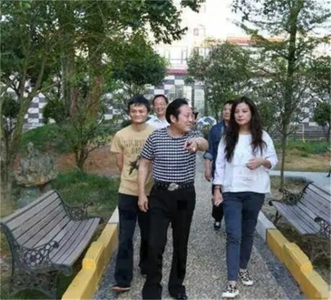 The 77-year-old Master Hai Deng used two-finger meditation to stand ...