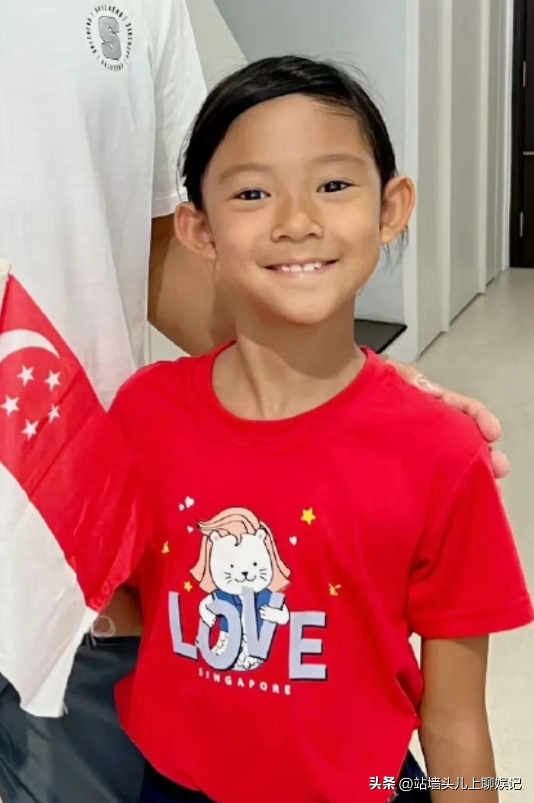 Li William posted a group photo of his 8-year-old daughter. The ...