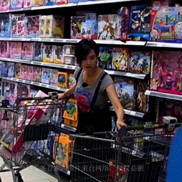 There is a lot of information about Cai Shaofen's party photos, Hong ...