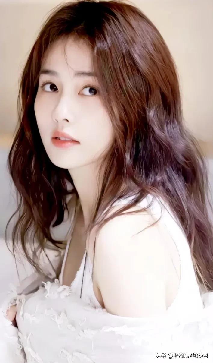 The most beautiful Bai Mengyan - iNEWS