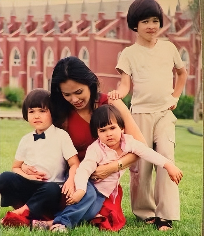 Wei Wei divorced Michael for 19 years: she raised 3 sons with illness ...