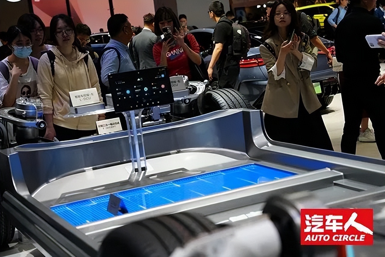 "Autobot"Software Defined Car - iNEWS