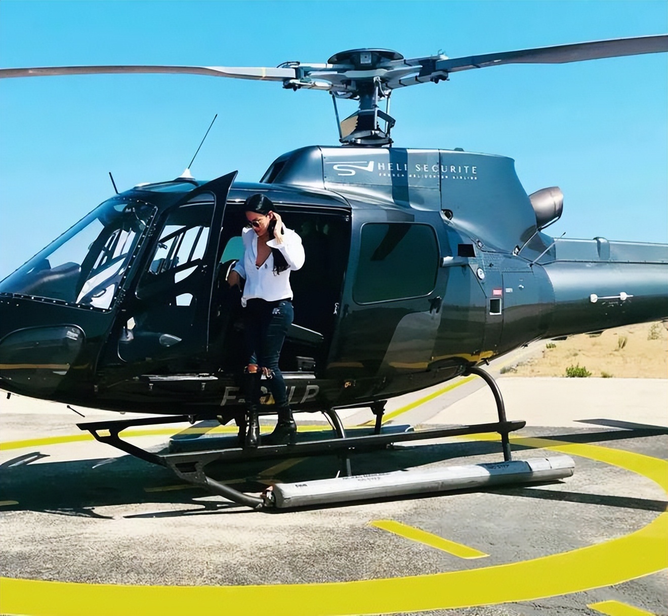 A 24-year-old male singer in Europe and the United States falls in love ...