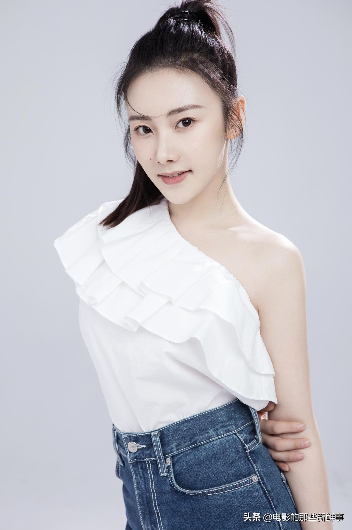 Post-95 beautiful actress Sun Ruoqi's latest photo, fair skin, angelic ...