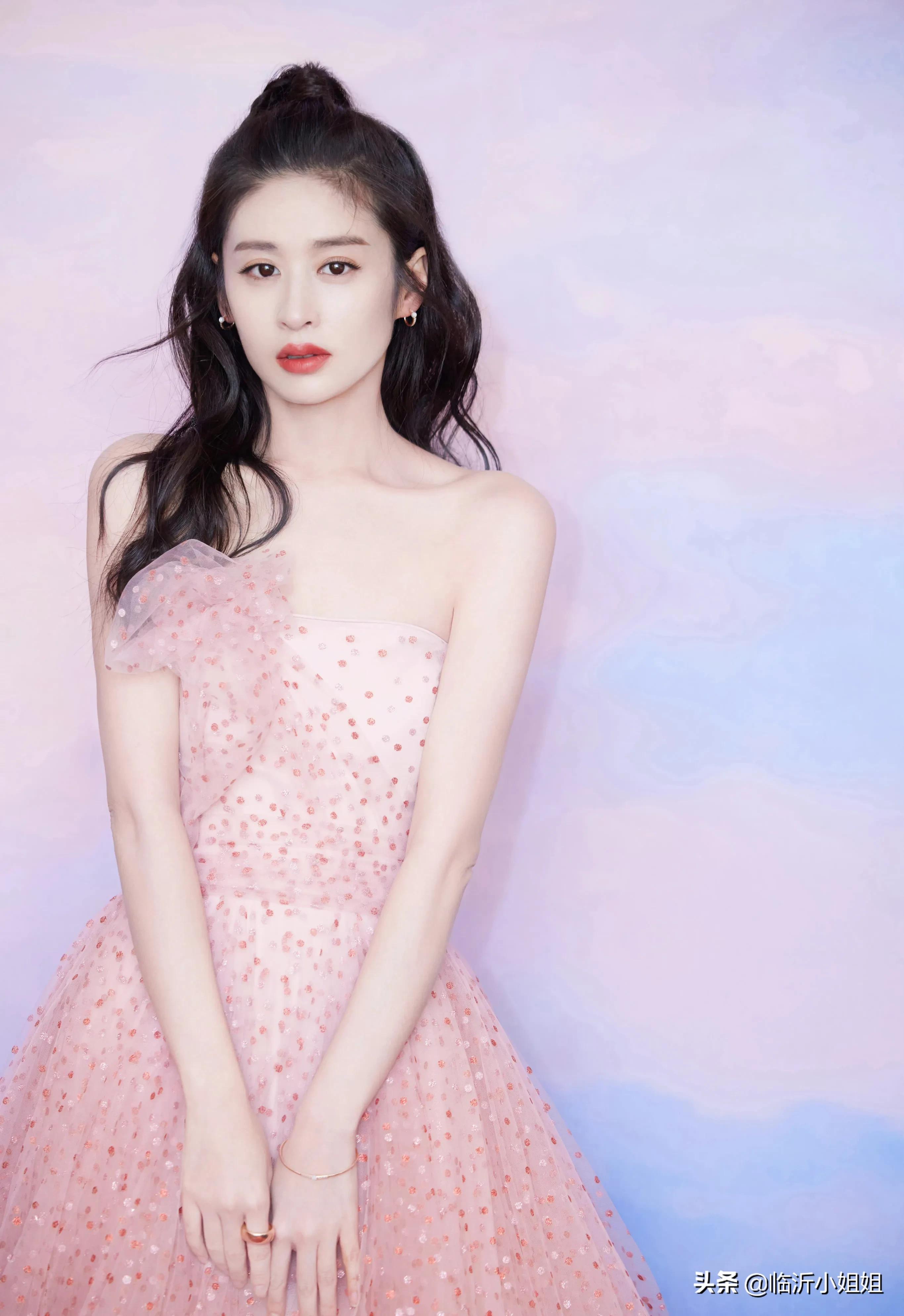 Ying Er, an innocent beauty with natural beauty, exquisite appearance ...