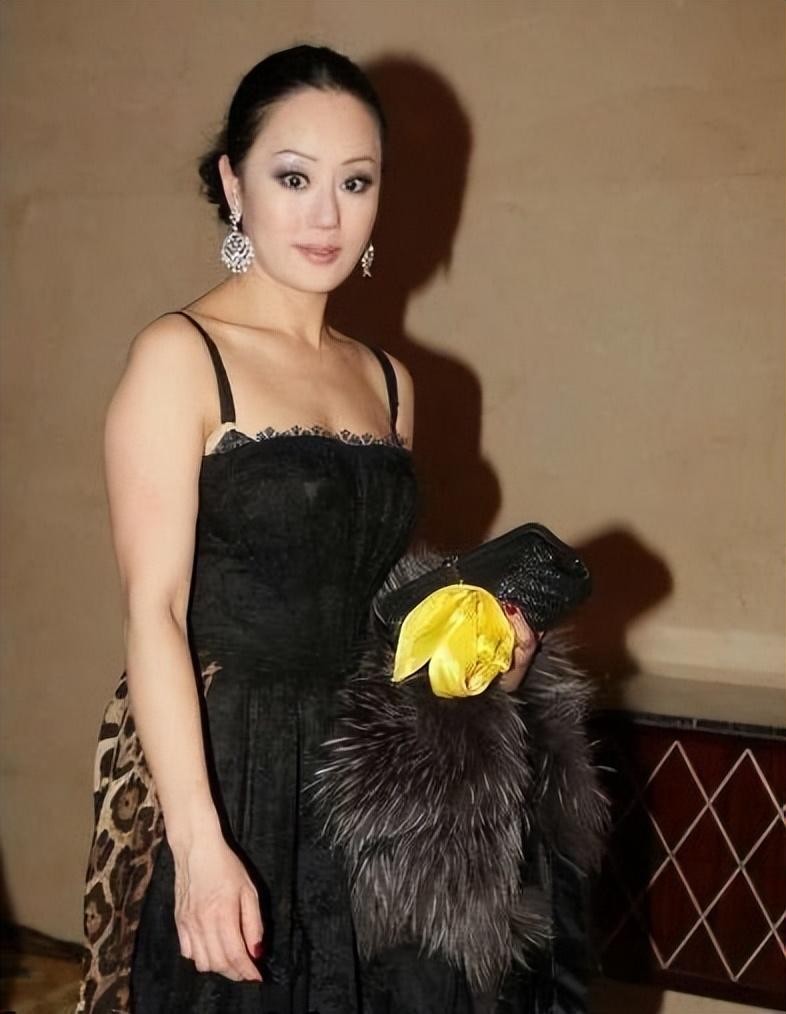 Zhang Xiaohui, who "defeated" two rich men and paid off 250 million debts, is really not that ...