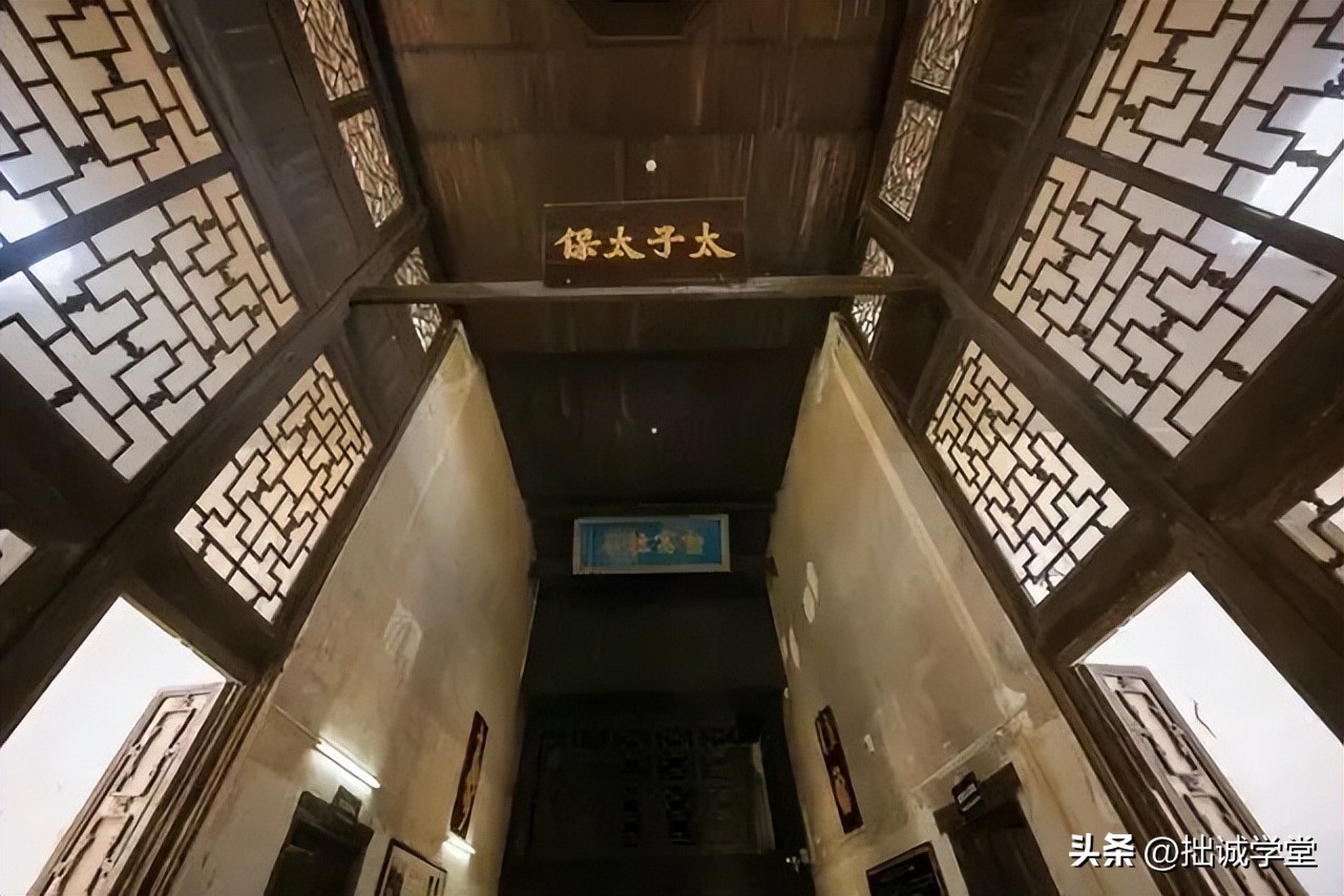 Zeng Guofan's former residence Fuhoutang: a pond of lotus flowers ...