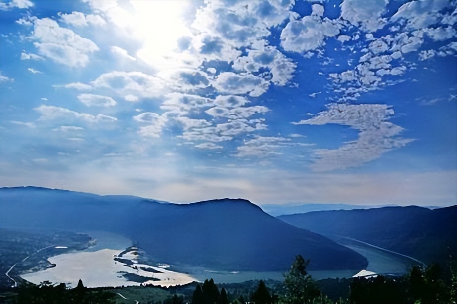 The well-preserved ancient city of the Three Kingdoms, with the natural ...