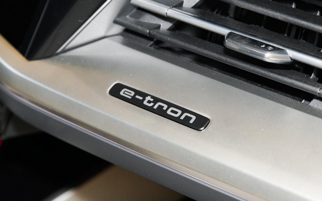 What is comfort?This SAIC Audi Q5 e-tron should explain it well - iNEWS
