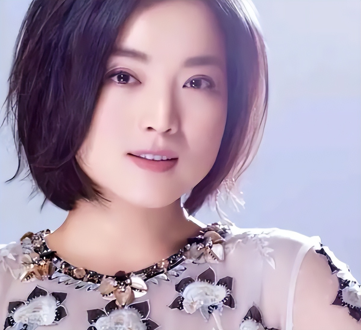 Became popular at the age of nineteen, reaping love at the age of forty ...