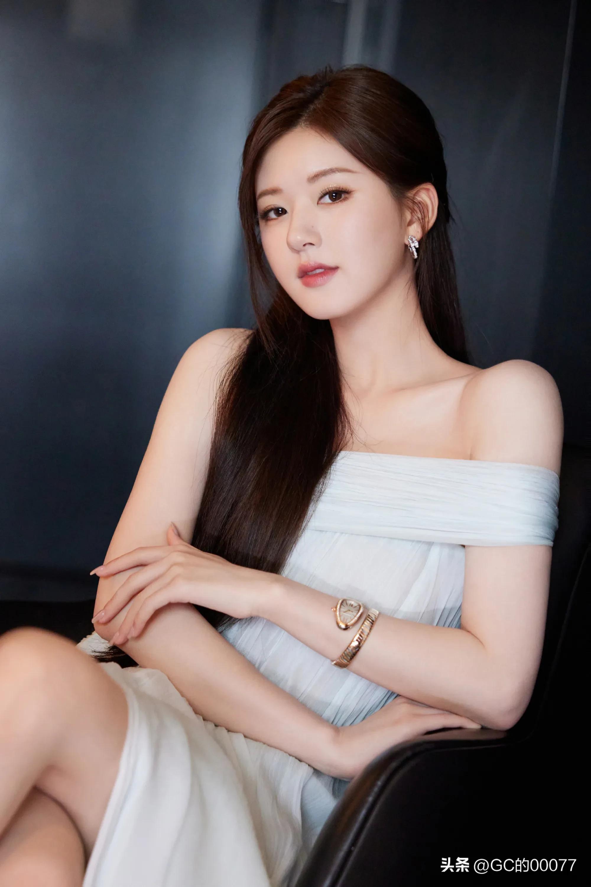 Star picture Zhao Lusi - iNEWS