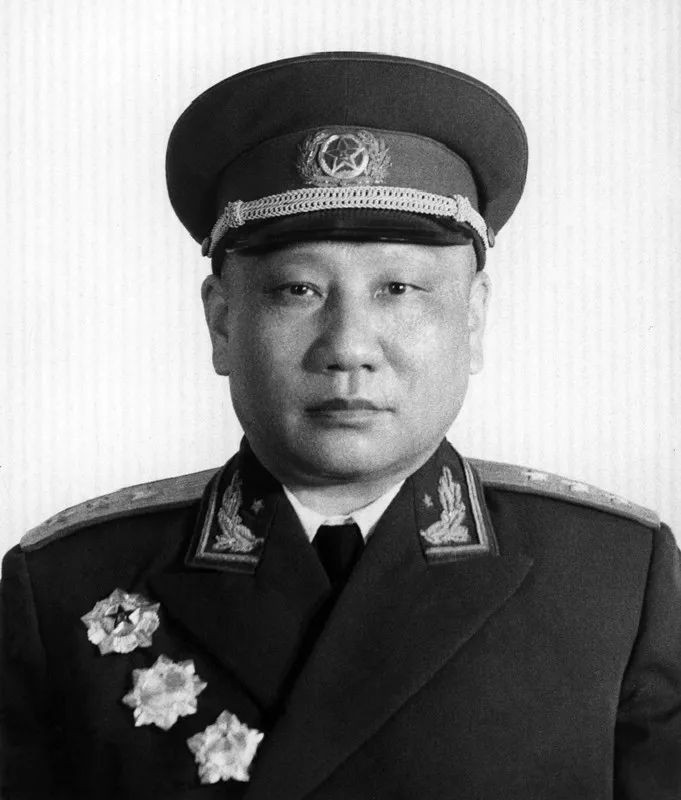 Yuan Guoping, a giant of the New Fourth Army, committed suicide with a ...