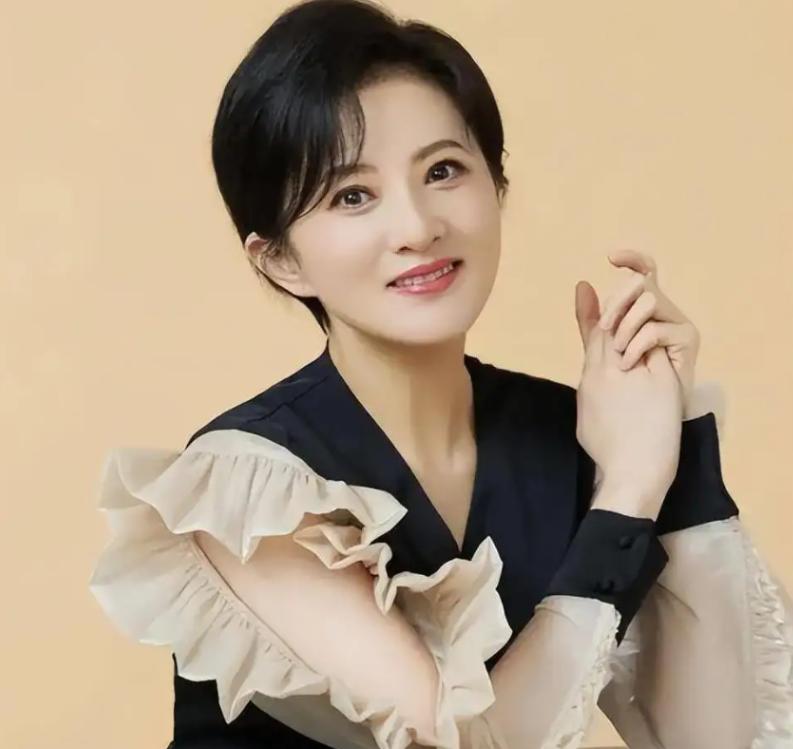 After being in love with Sa Beining for 20 years, at the age of 42, he ...