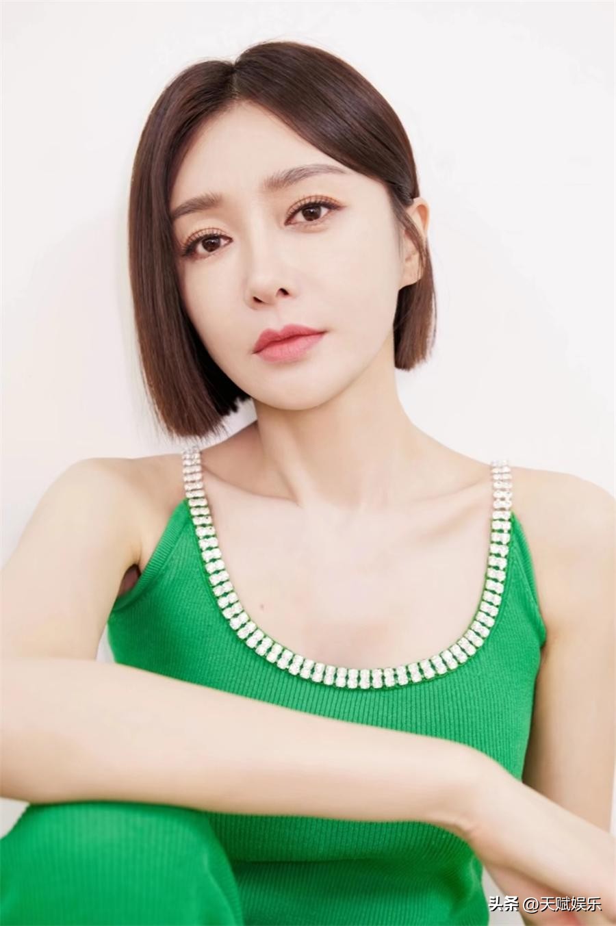 Actress and singer Qin Lan's photo album "Twenty Four" - iNEWS