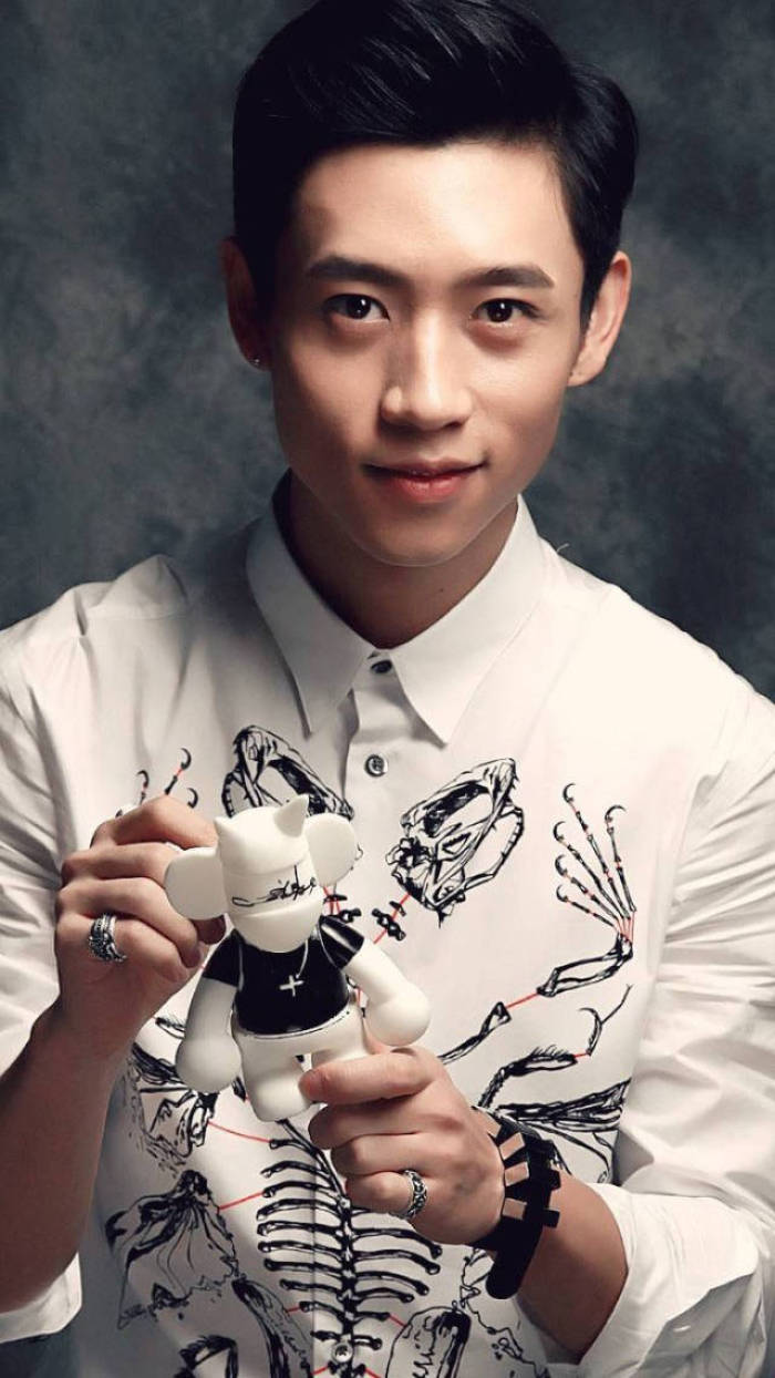 Wei Chen of Sichuan Conservatory of Music wears handsome clothes ...