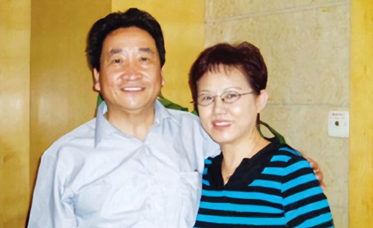 Jiang Kun adopts an orphan: family warmth touches people's hearts - iNEWS