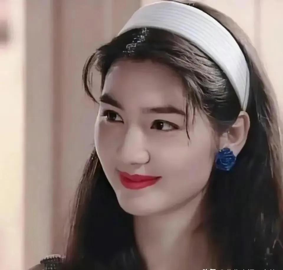 Hong Xin officially announced her divorce late at night, why did she post three posts in a row ...