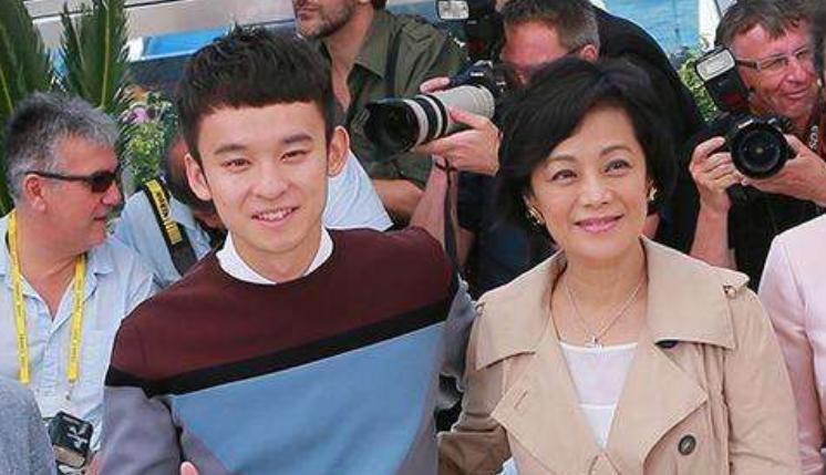 Dong Zhihua: Marrying Wang Jinghua, there are tears and pains on the road to fame, and the son ...