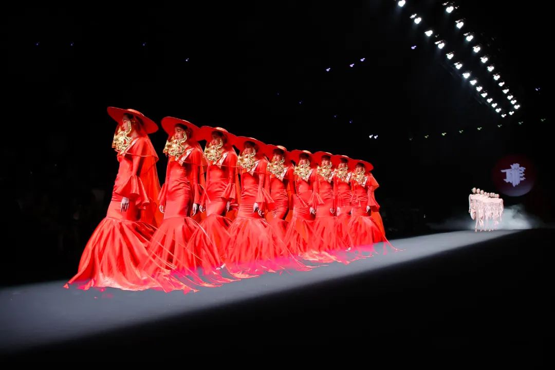 Ding Fei's AW23 debut: "Thousands of miles to the military machine ...