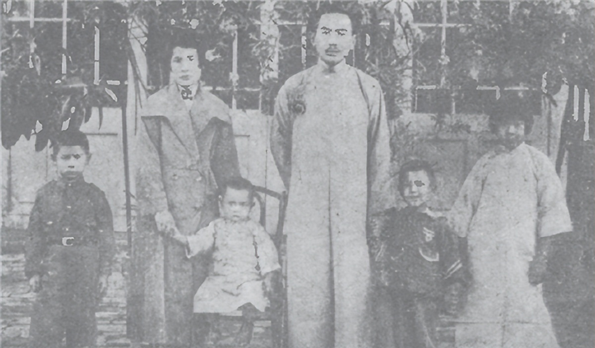 Sheng Shicai fled to Taiwan, and 11 members of his father-in-law's ...