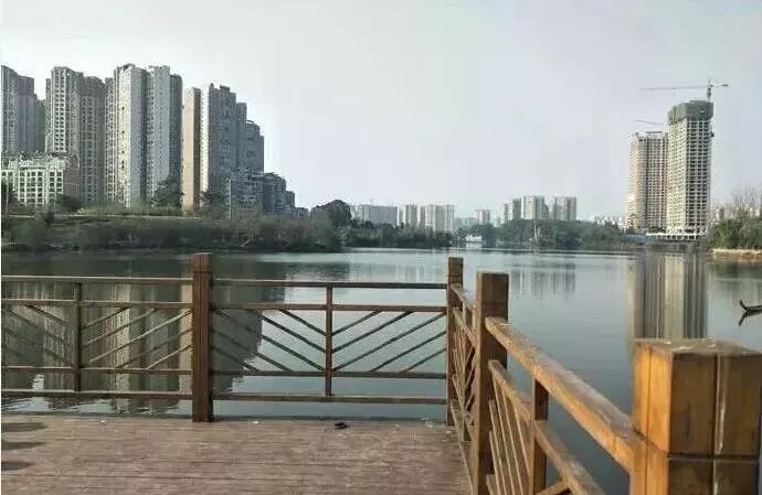 Dazhu East Lake Park - iNEWS