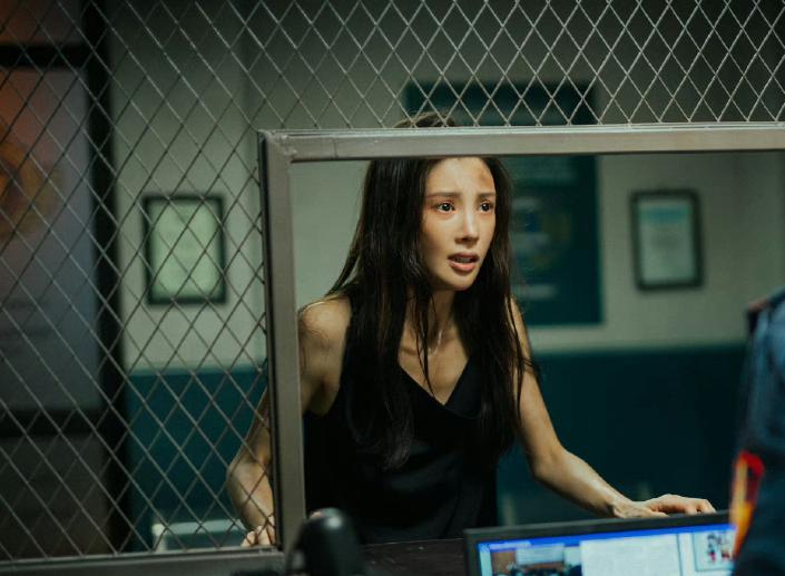 "Desperate for All" woman's "description is haggard", how many "heavy ...