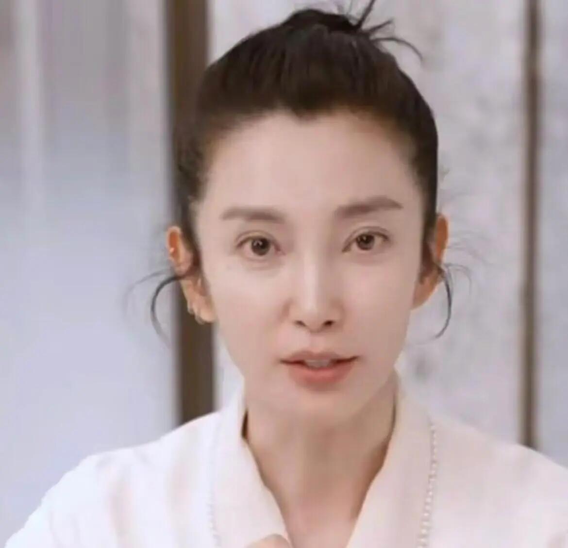 After seeing Li Bingbing's pictures without makeup, I no longer believe ...