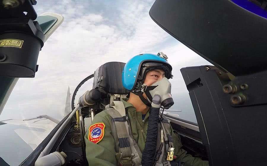 Who is better between carrier-based aircraft pilots and air force ...