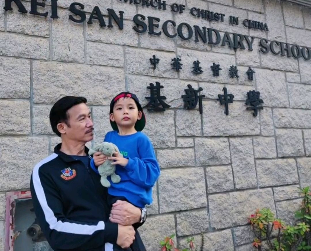 63-year-old Li Zixiong returned to his alma mater and took a group ...