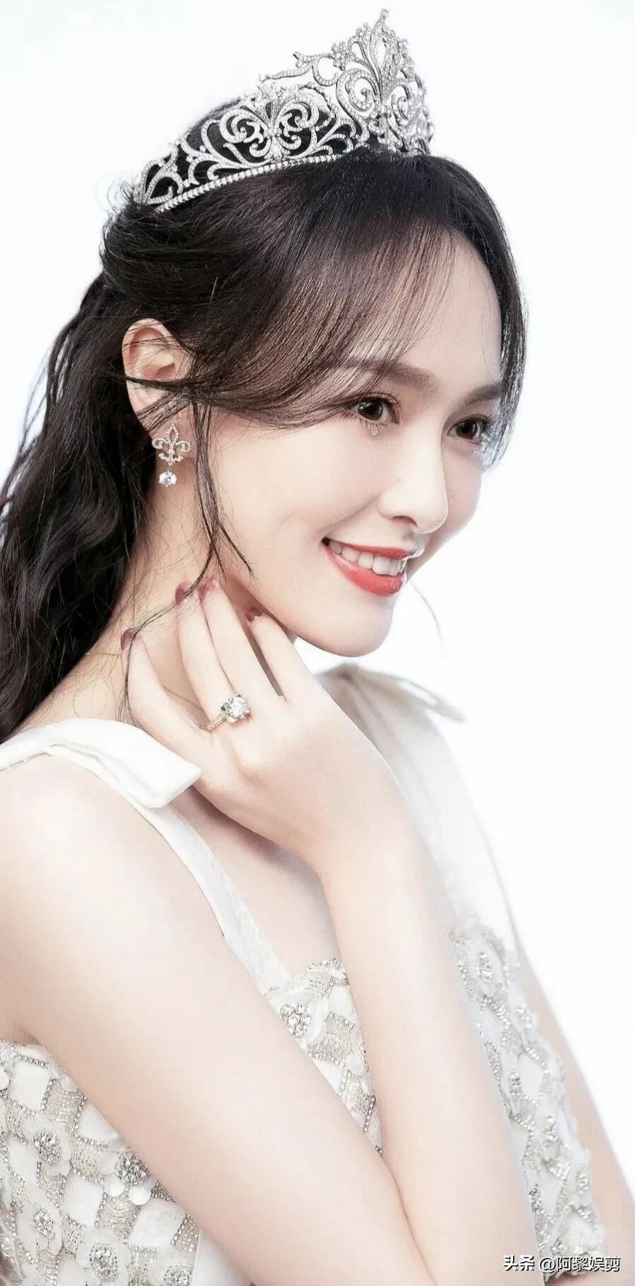 Tang Yan is beautiful and refined, enchanting and moving, and radiant ...