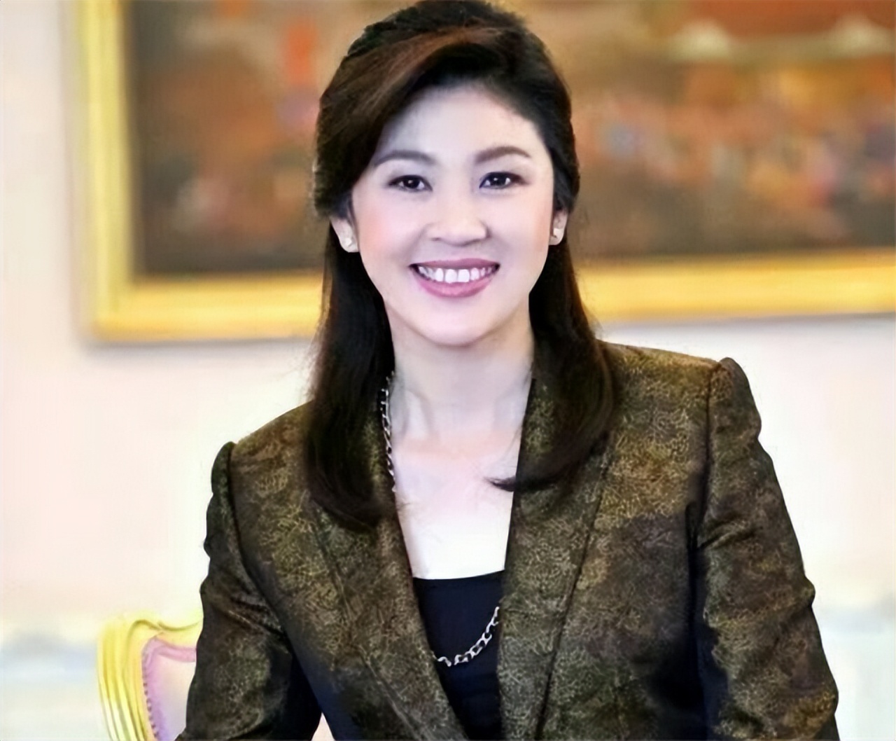 Thailand's most beautiful Prime Minister Yingluck, captivated Putin and Obama, but fled because ...