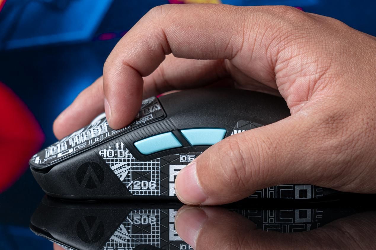 Only weighs 54g!Light as nothing but powerful ROG Dragonscale ACE Aim ...