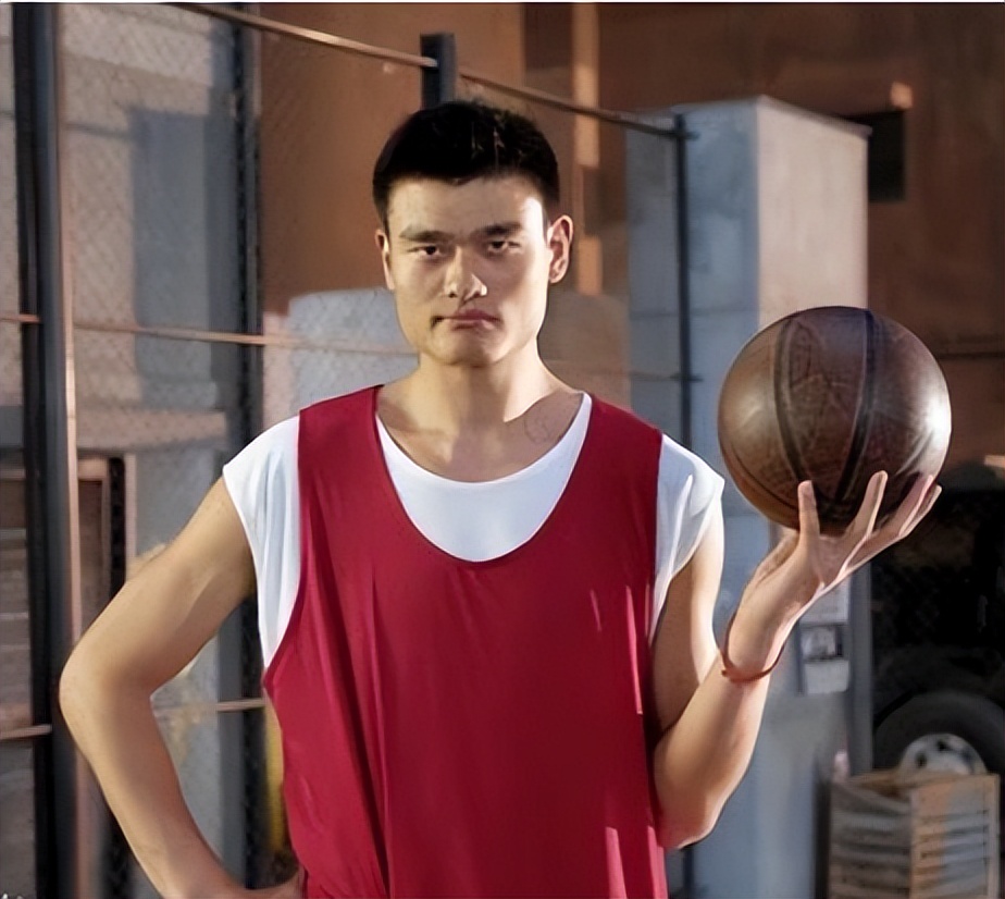 Current status of Yao Ming and his wife Ye Li: 41-year-old Ye Li is ...