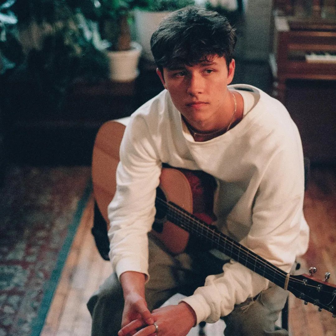 The 21-year-old rookie male singer entered the US singles chart, I ...