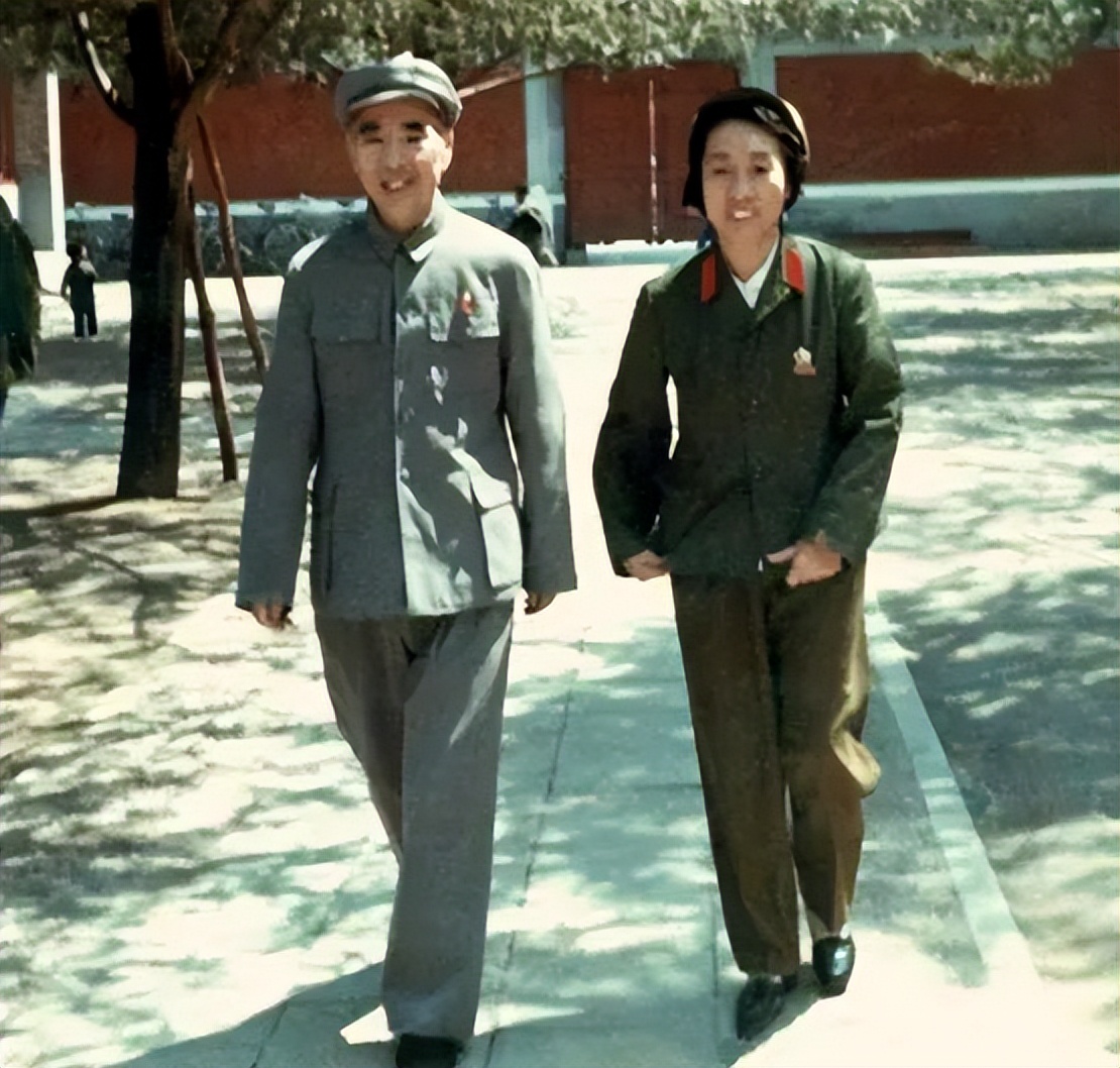 Jiang Qing took pictures of Lin Biao, and Lin Biao went against his ...