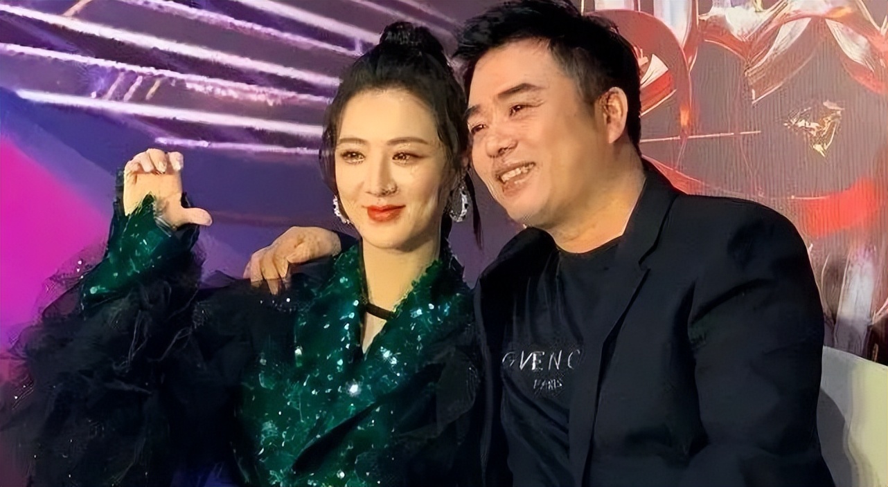 Weiya and his wife quietly "come back" - iNEWS