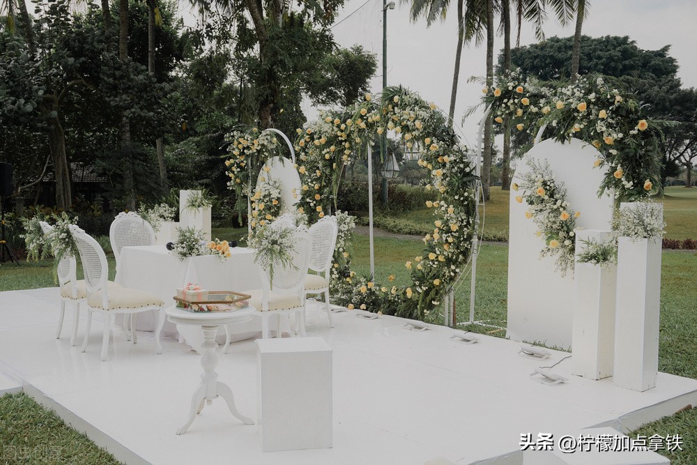 A happy couple, an accidental yin and yang separated, but they got a ...