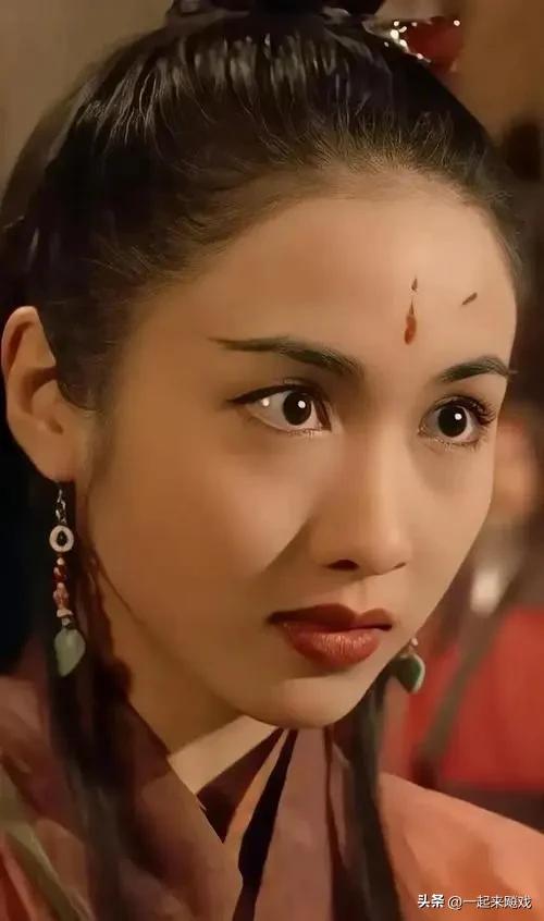 Gigi Lai: Pear dimple with a slight smile, amazes the beauty of time ...