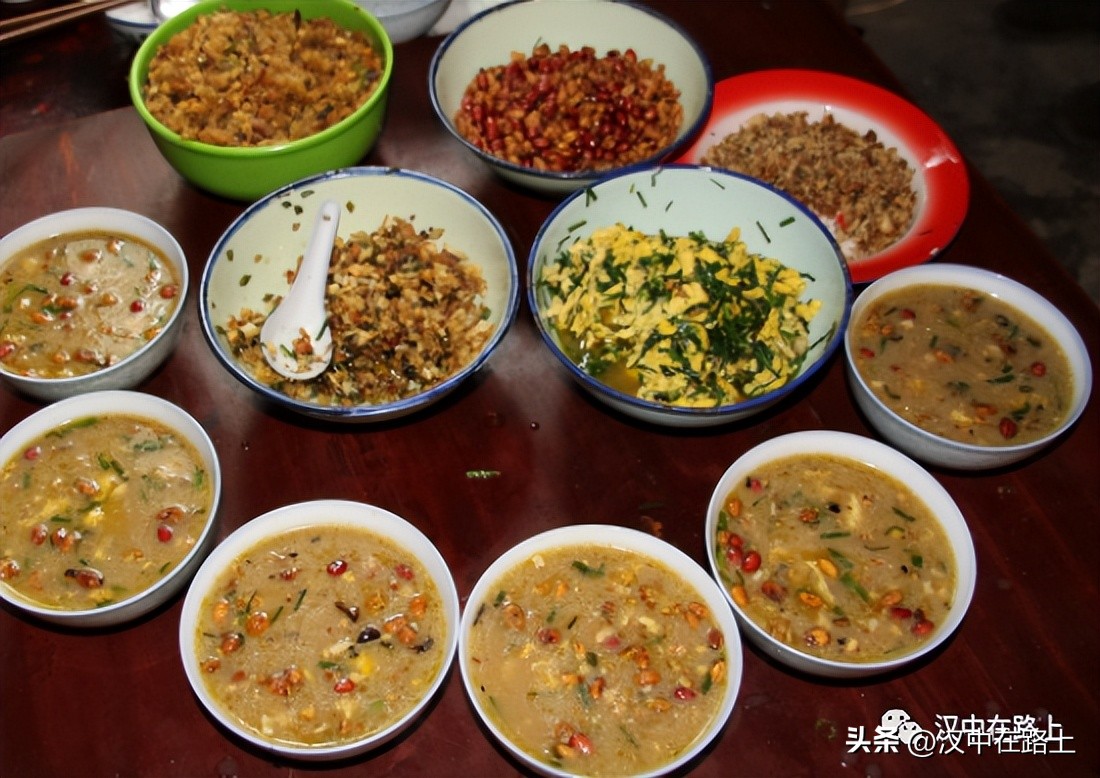 A must-eat food for Hanzhong people in winter!Have a bowl, it's very ...
