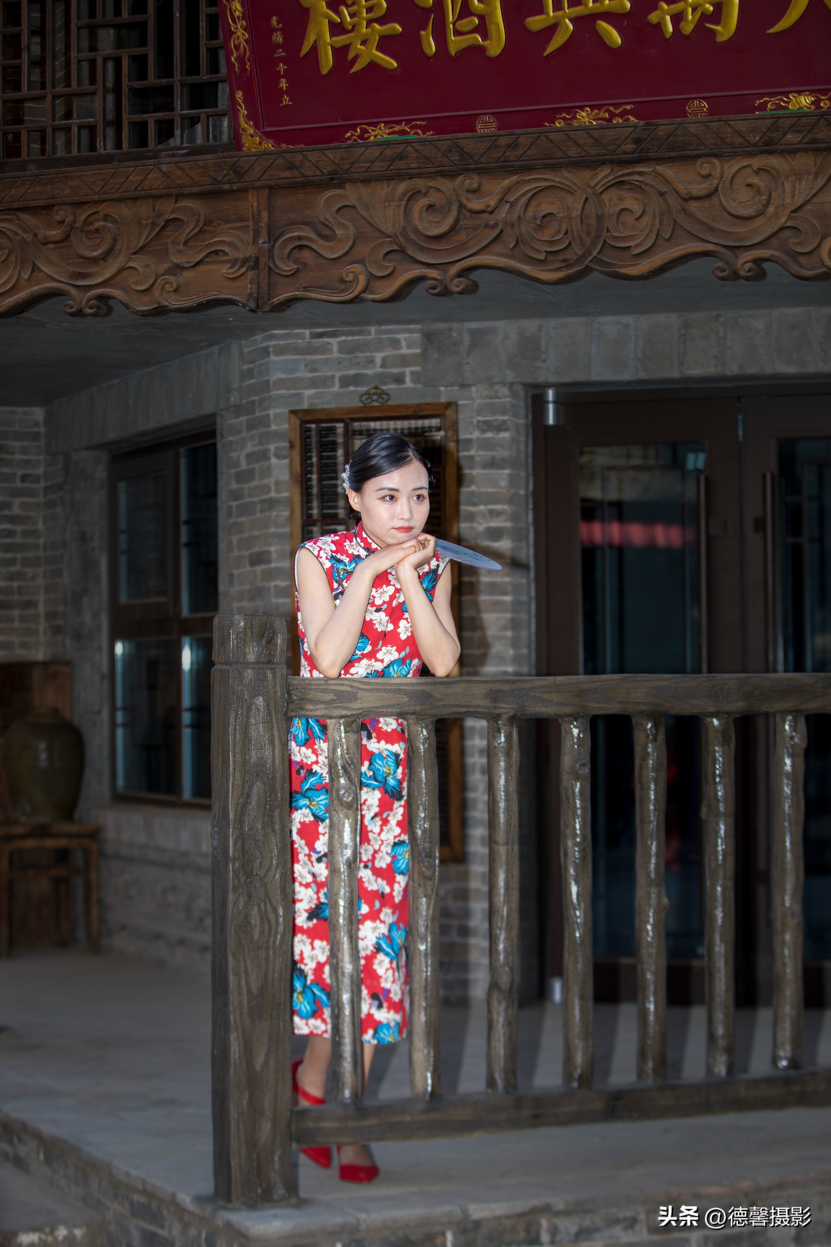 Ancient town style (environmental portrait) - iNEWS