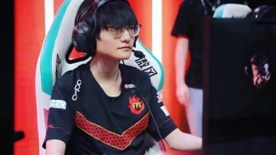"Freelance Gaming LOL" Clid may join FPX, DK top road player Khan officially retires - iNEWS