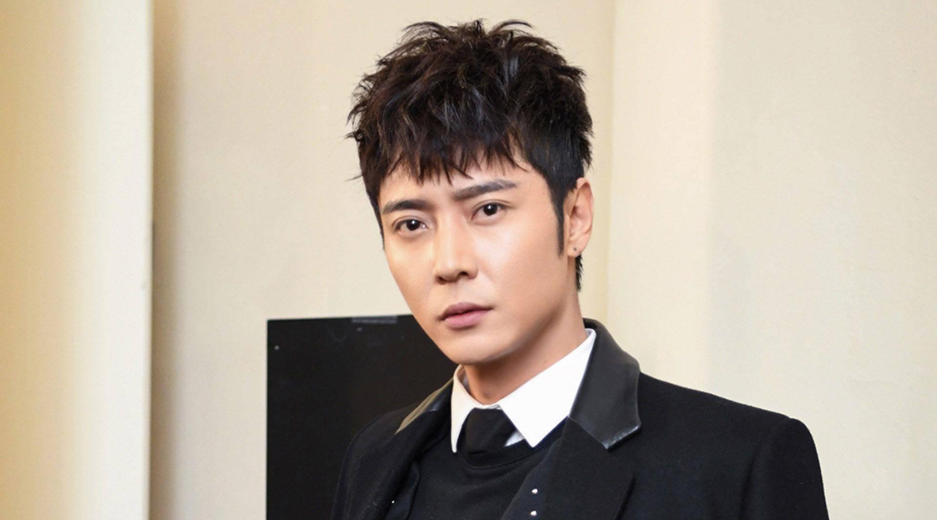 After 14 years of marriage, Hong Xin announced her divorce from Zhang Danfeng. Zhang Danfeng ...