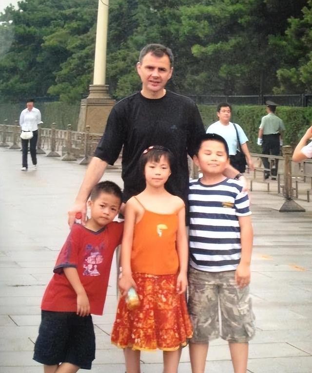 The three children Jin Xing adopted 20 years ago have grown up like ...